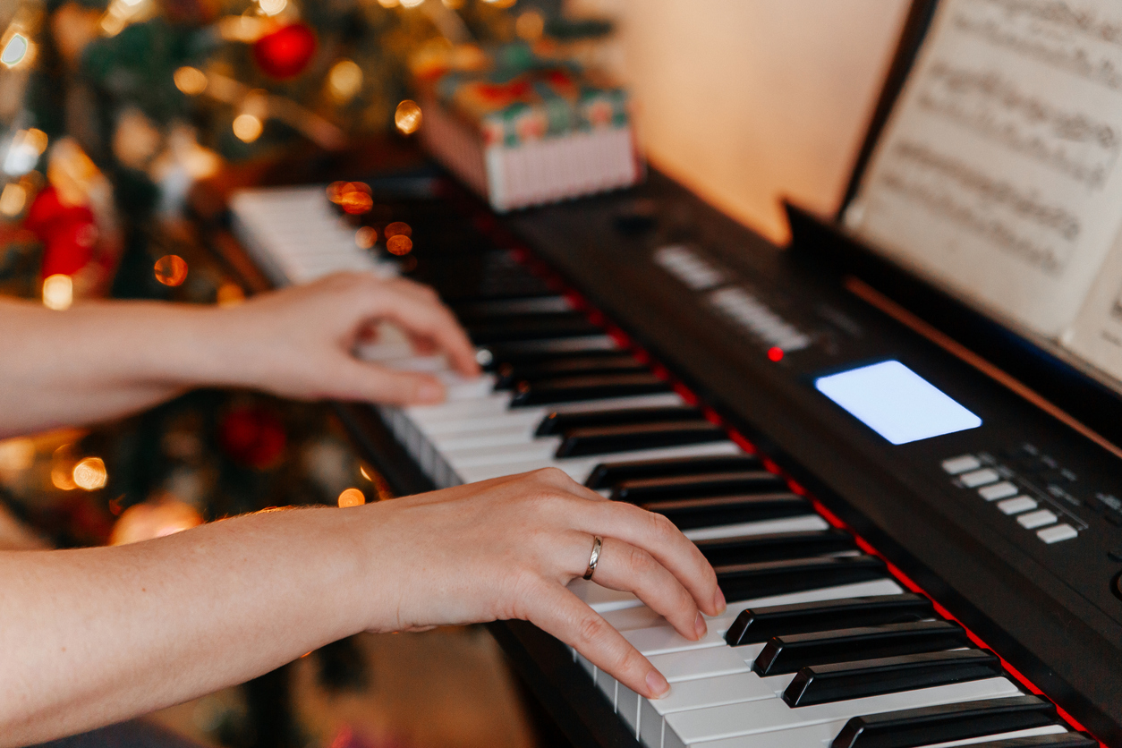 20 Must-Have Songs for Your Holiday Setlist | GigSalad