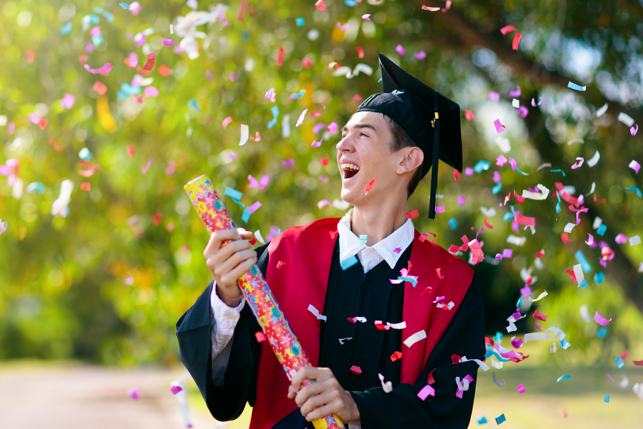 Grad Party Entertainment Ideas to Celebrate in a Big Way