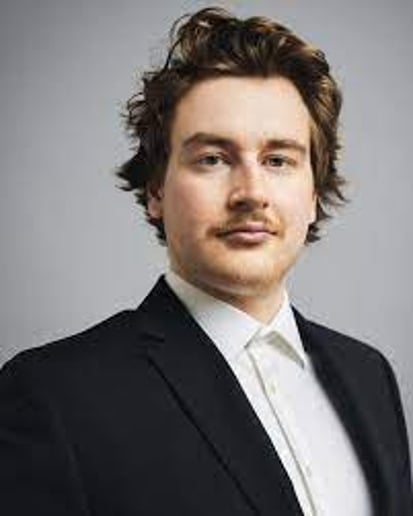 Hire Comedian Sam Burns! - Stand-Up Comedian in Toronto, ON | GigSalad