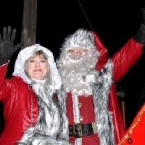 Hire Santa Jon and Mrs Claus - Santa Claus in Edwardsville, IL | GigSalad
