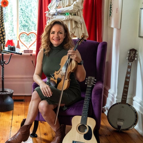 Hire Tara Dunphy - Singing Guitarist in London, ON | GigSalad